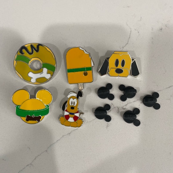 Disney | Other | Lot Of 5 New Tradeable Disney Pins Pluto With Backs ...